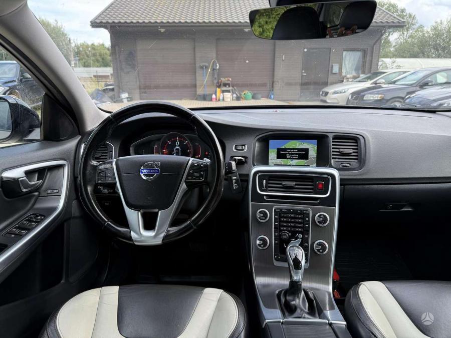 Brown Volvo V60 Cross Country 2015 in Kaunas, with an engine capacity of 2.00 L and mileage of 289 thousand km for 9250 €, photo 19 on AUTOMOTO.COM.LV
