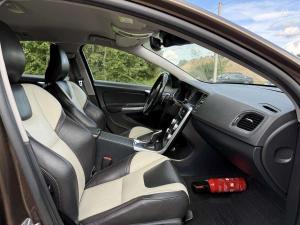 Brown Volvo V60 Cross Country 2015 in Kaunas, with an engine capacity of 2.00 L and mileage of 289 thousand km for 9250 €, photo 24 on AUTOMOTO.COM.LV