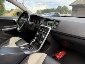 Brown Volvo V60 Cross Country 2015 in Kaunas, with an engine capacity of 2.00 L and mileage of 289 thousand km for 9250 €, photo 26 on AUTOMOTO.COM.LV