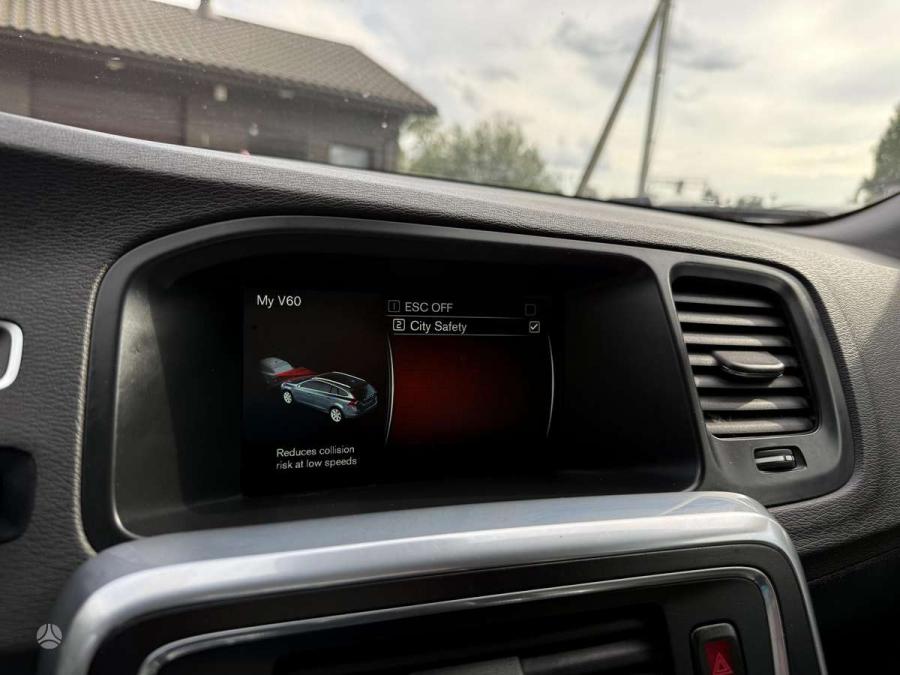 Brown Volvo V60 Cross Country 2015 in Kaunas, with an engine capacity of 2.00 L and mileage of 289 thousand km for 9250 €, photo 28 on AUTOMOTO.COM.LV