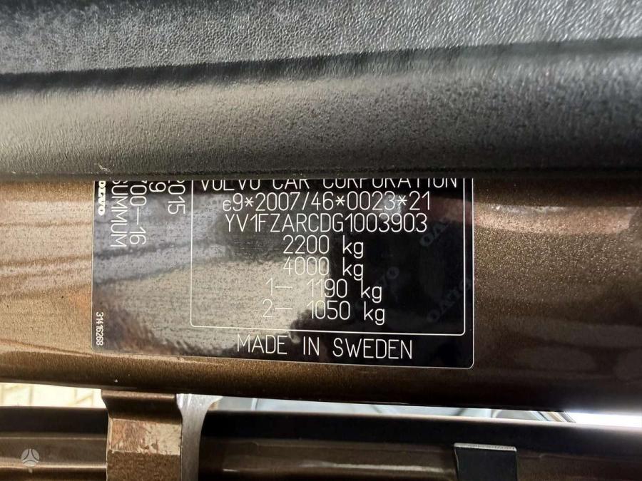 Brown Volvo V60 Cross Country 2015 in Kaunas, with an engine capacity of 2.00 L and mileage of 289 thousand km for 9250 €, photo 31 on AUTOMOTO.COM.LV