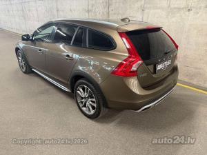 Brown Volvo V60 Cross Country 2016 in Tallinn, with an engine capacity of 2.00 L and mileage of 181 thousand km for 11995 €, photo 3 on AUTOMOTO.COM.LV