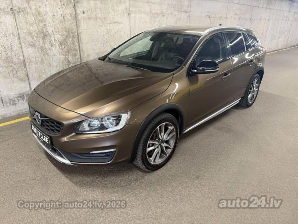 Brūns Volvo V60 Cross Country 2016 Tallina, ar dzinēja tilpumu 2.00 L un nobraukumu 181 tūkst. km par 11995 €, foto 4 vietnē AUTOMOTO.COM.LV