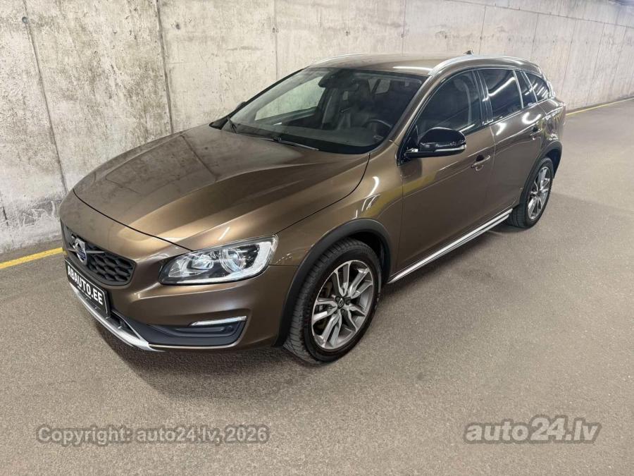 Brown Volvo V60 Cross Country 2016 in Tallinn, with an engine capacity of 2.00 L and mileage of 181 thousand km for 11995 €, photo 5 on AUTOMOTO.COM.LV