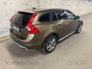 Brown Volvo V60 Cross Country 2016 in Tallinn, with an engine capacity of 2.00 L and mileage of 181 thousand km for 11995 €, photo 6 on AUTOMOTO.COM.LV