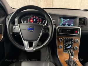 Brown Volvo V60 Cross Country 2016 in Tallinn, with an engine capacity of 2.00 L and mileage of 181 thousand km for 11995 €, photo 7 on AUTOMOTO.COM.LV