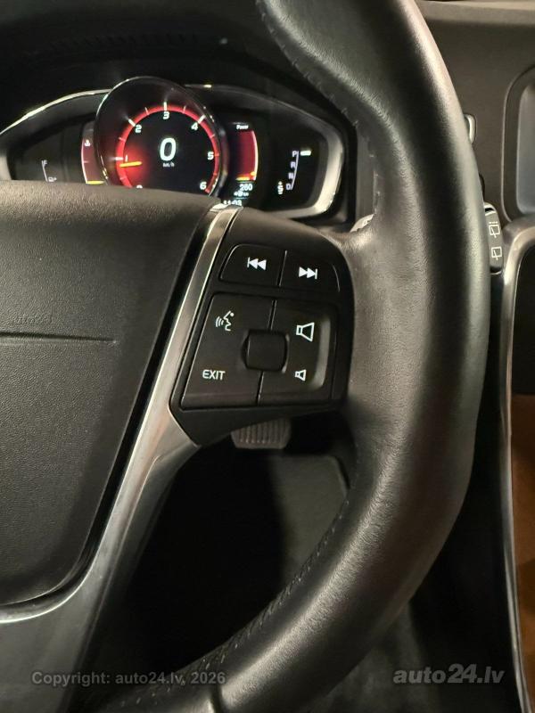 Brūns Volvo V60 Cross Country 2016 Tallina, ar dzinēja tilpumu 2.00 L un nobraukumu 181 tūkst. km par 11995 €, foto 8 vietnē AUTOMOTO.COM.LV