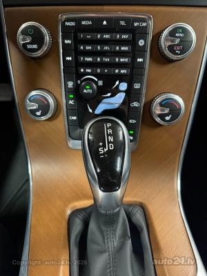 Brown Volvo V60 Cross Country 2016 in Tallinn, with an engine capacity of 2.00 L and mileage of 181 thousand km for 11995 €, photo 11 on AUTOMOTO.COM.LV