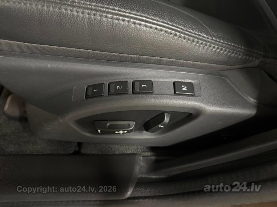 Brown Volvo V60 Cross Country 2016 in Tallinn, with an engine capacity of 2.00 L and mileage of 181 thousand km for 11995 €, photo 15 on AUTOMOTO.COM.LV
