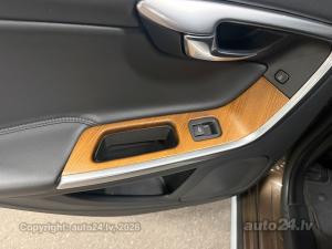 Brown Volvo V60 Cross Country 2016 in Tallinn, with an engine capacity of 2.00 L and mileage of 181 thousand km for 11995 €, photo 19 on AUTOMOTO.COM.LV
