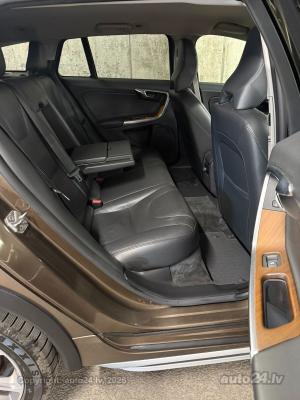 Brown Volvo V60 Cross Country 2016 in Tallinn, with an engine capacity of 2.00 L and mileage of 181 thousand km for 11995 €, photo 20 on AUTOMOTO.COM.LV