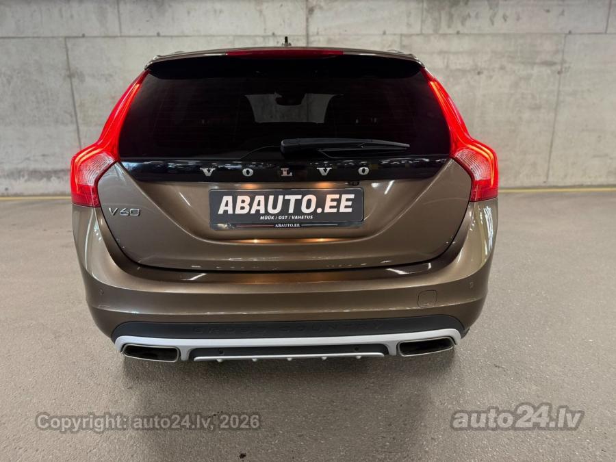 Brown Volvo V60 Cross Country 2016 in Tallinn, with an engine capacity of 2.00 L and mileage of 181 thousand km for 11995 €, photo 25 on AUTOMOTO.COM.LV