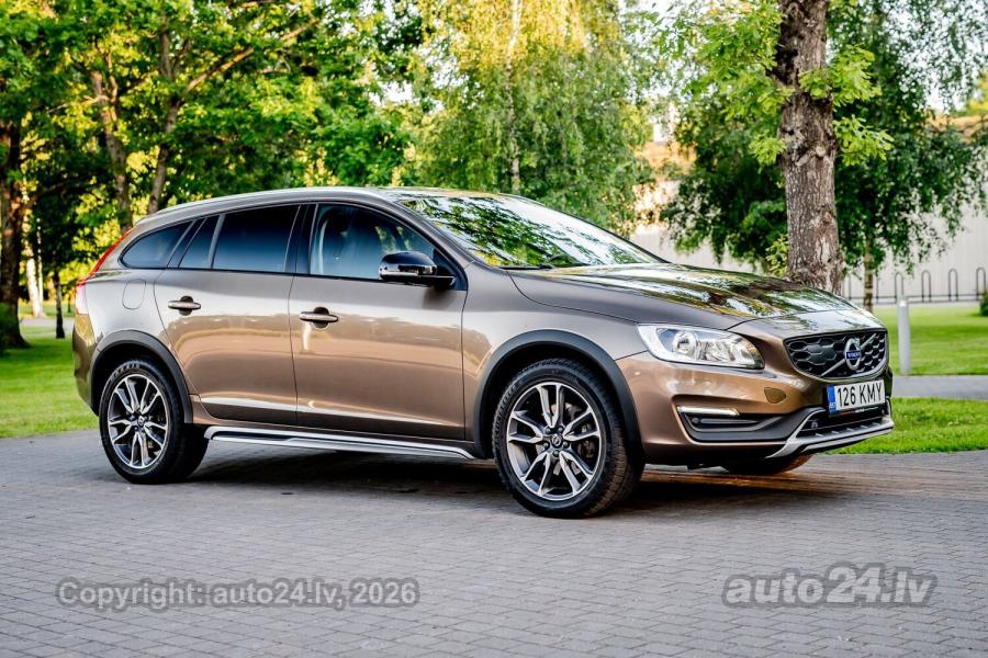 Brown Volvo V60 Cross Country 2016 in Parnu, with an engine capacity of 2.00 L and mileage of 181 thousand km for 11490 €, photo 5 on AUTOMOTO.COM.LV