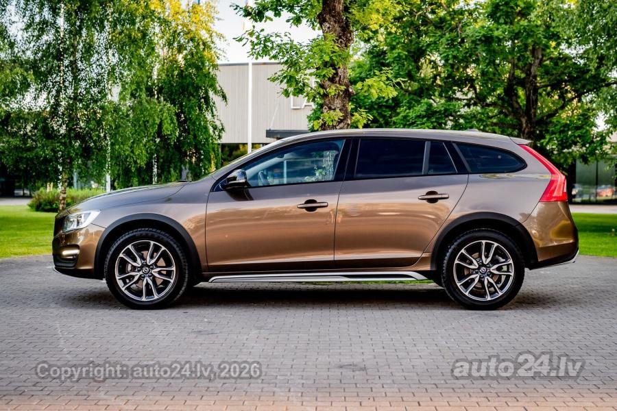 Brown Volvo V60 Cross Country 2016 in Parnu, with an engine capacity of 2.00 L and mileage of 181 thousand km for 11490 €, photo 9 on AUTOMOTO.COM.LV