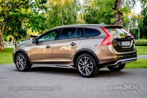 Brown Volvo V60 Cross Country 2016 in Parnu, with an engine capacity of 2.00 L and mileage of 181 thousand km for 11490 €, photo 10 on AUTOMOTO.COM.LV