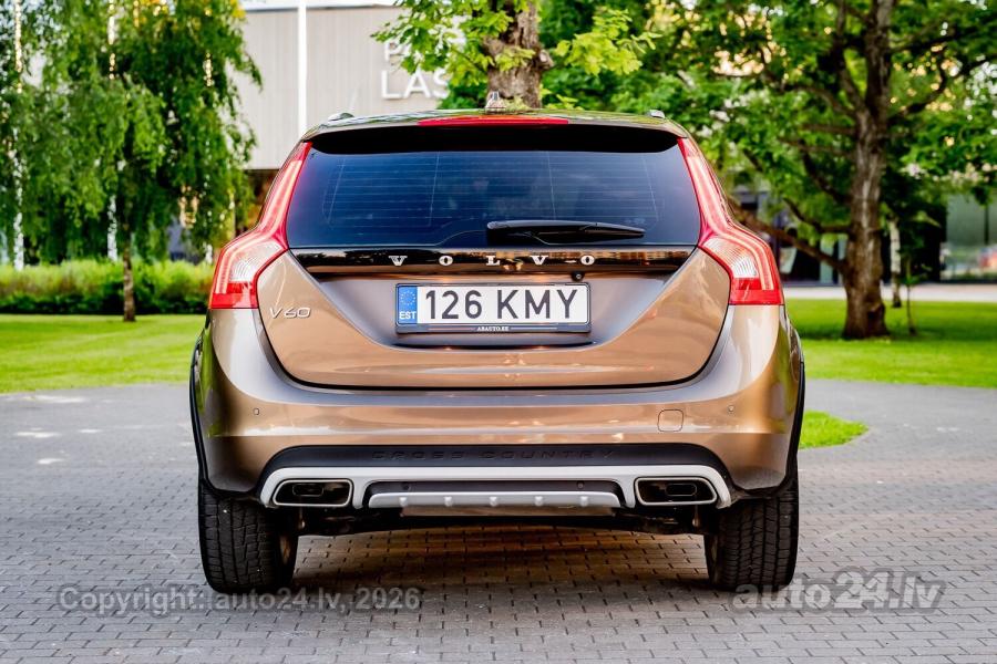 Brown Volvo V60 Cross Country 2016 in Parnu, with an engine capacity of 2.00 L and mileage of 181 thousand km for 11490 €, photo 11 on AUTOMOTO.COM.LV