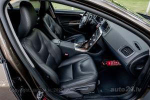 Brown Volvo V60 Cross Country 2016 in Parnu, with an engine capacity of 2.00 L and mileage of 181 thousand km for 11490 €, photo 14 on AUTOMOTO.COM.LV
