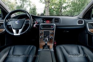 Brown Volvo V60 Cross Country 2016 in Parnu, with an engine capacity of 2.00 L and mileage of 181 thousand km for 11490 €, photo 18 on AUTOMOTO.COM.LV