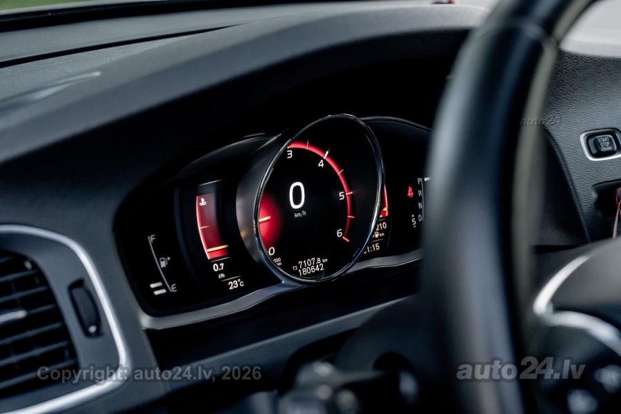 Brown Volvo V60 Cross Country 2016 in Parnu, with an engine capacity of 2.00 L and mileage of 181 thousand km for 11490 €, photo 20 on AUTOMOTO.COM.LV