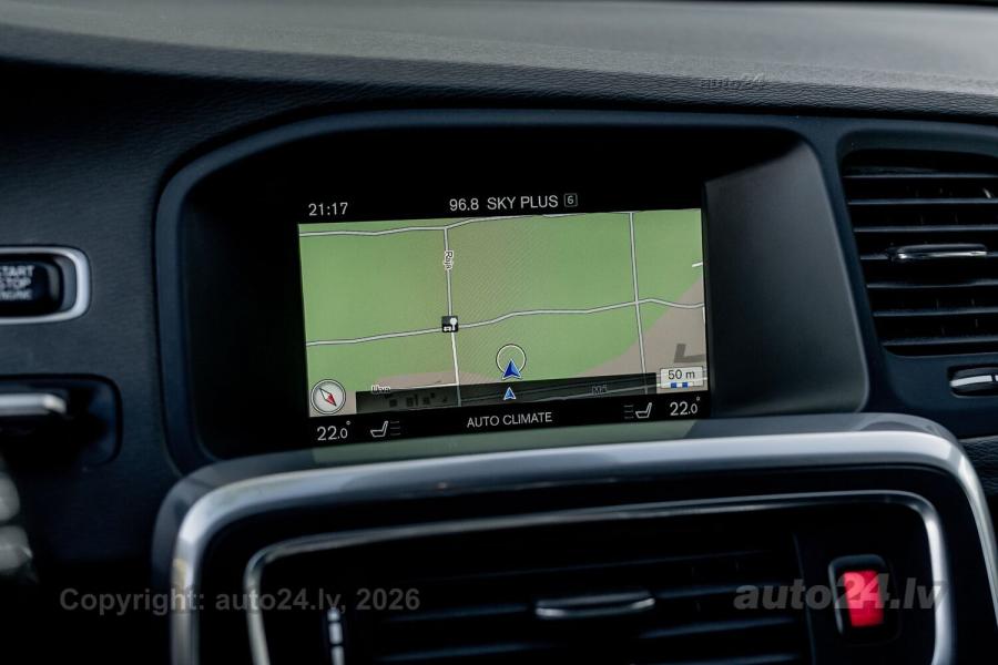 Brown Volvo V60 Cross Country 2016 in Parnu, with an engine capacity of 2.00 L and mileage of 181 thousand km for 11490 €, photo 23 on AUTOMOTO.COM.LV