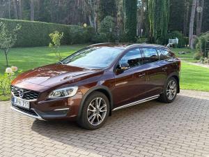 Коричневый Вольво V60 Cross Country 2016 в Бирштонас, объемом двигателя 2.40 л и пробегом 314 тыс. км за 8500 €, фото  на AUTOMOTO.COM.LV