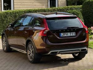 Brown Volvo V60 Cross Country 2016 in Birstonas, with an engine capacity of 2.40 L and mileage of 314 thousand km for 8500 €, photo 3 on AUTOMOTO.COM.LV
