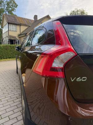 Brown Volvo V60 Cross Country 2016 in Birstonas, with an engine capacity of 2.40 L and mileage of 314 thousand km for 8500 €, photo 4 on AUTOMOTO.COM.LV