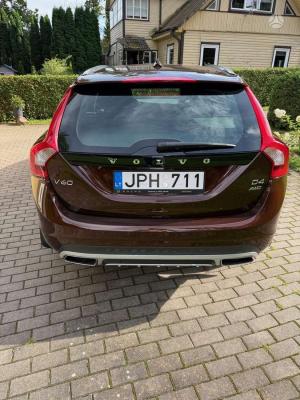 Brown Volvo V60 Cross Country 2016 in Birstonas, with an engine capacity of 2.40 L and mileage of 314 thousand km for 8500 €, photo 5 on AUTOMOTO.COM.LV