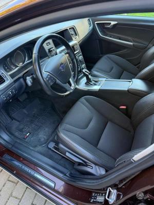 Brown Volvo V60 Cross Country 2016 in Birstonas, with an engine capacity of 2.40 L and mileage of 314 thousand km for 8500 €, photo 10 on AUTOMOTO.COM.LV