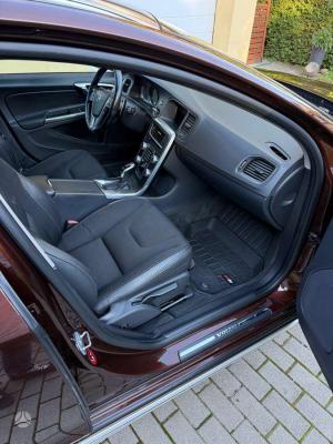 Brown Volvo V60 Cross Country 2016 in Birstonas, with an engine capacity of 2.40 L and mileage of 314 thousand km for 8500 €, photo 13 on AUTOMOTO.COM.LV