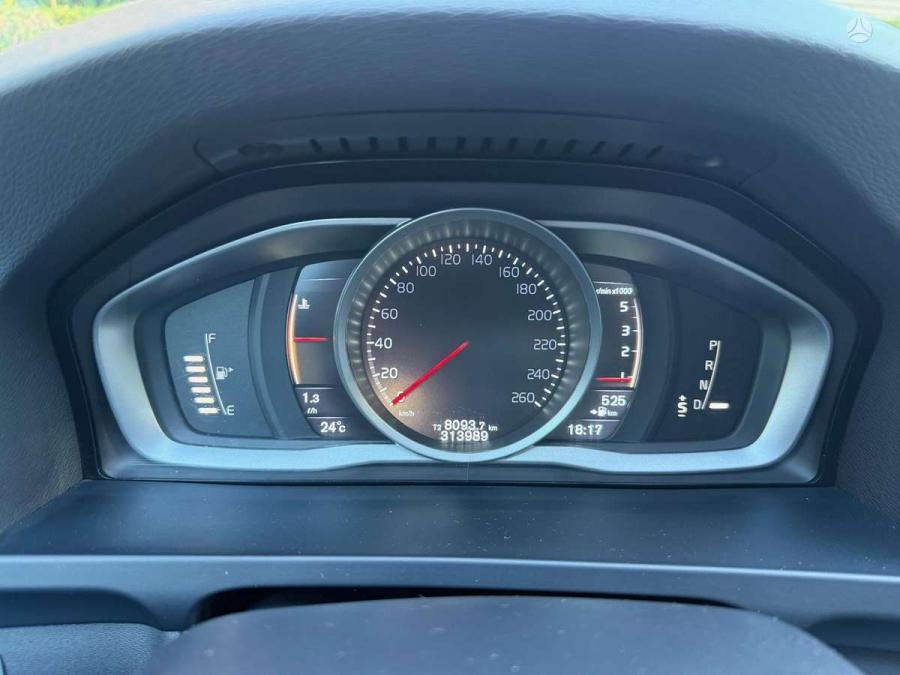 Brown Volvo V60 Cross Country 2016 in Birstonas, with an engine capacity of 2.40 L and mileage of 314 thousand km for 8500 €, photo 15 on AUTOMOTO.COM.LV