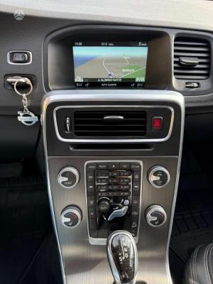 Brown Volvo V60 Cross Country 2016 in Birstonas, with an engine capacity of 2.40 L and mileage of 314 thousand km for 8500 €, photo 17 on AUTOMOTO.COM.LV