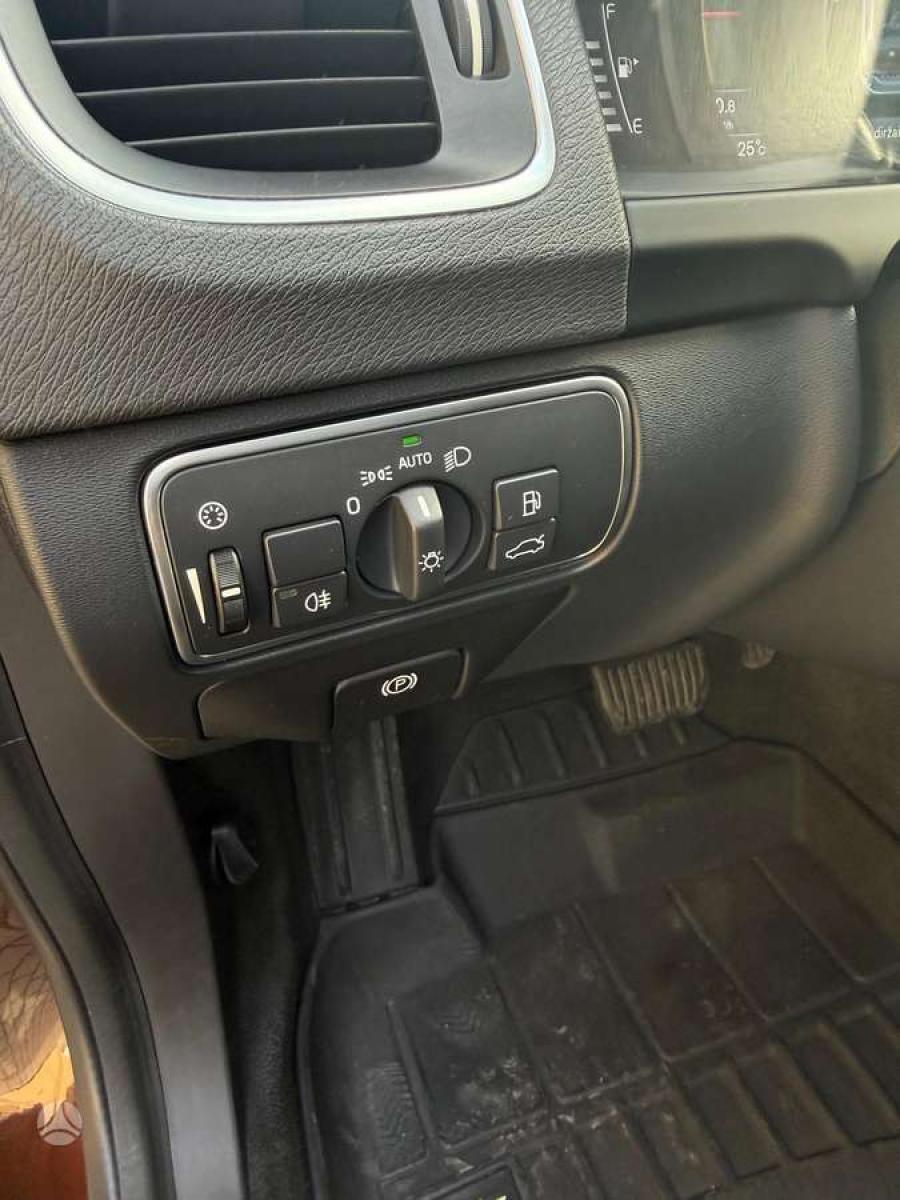 Brown Volvo V60 Cross Country 2016 in Birstonas, with an engine capacity of 2.40 L and mileage of 314 thousand km for 8500 €, photo 21 on AUTOMOTO.COM.LV