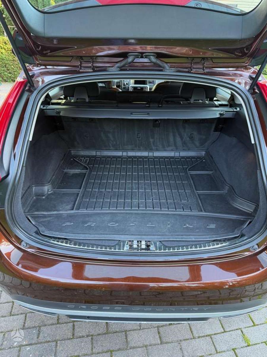 Brown Volvo V60 Cross Country 2016 in Birstonas, with an engine capacity of 2.40 L and mileage of 314 thousand km for 8500 €, photo 23 on AUTOMOTO.COM.LV