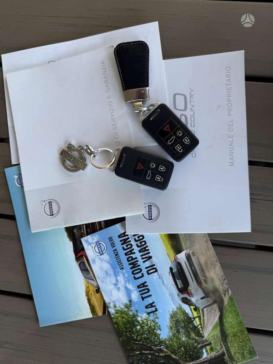 Brown Volvo V60 Cross Country 2016 in Birstonas, with an engine capacity of 2.40 L and mileage of 314 thousand km for 8500 €, photo 25 on AUTOMOTO.COM.LV