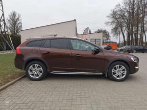 Brown Volvo V60 Cross Country 2017 in Kaunas, with an engine capacity of 2.40 L and mileage of 244 thousand km for 13300 €, photo 3 on AUTOMOTO.COM.LV