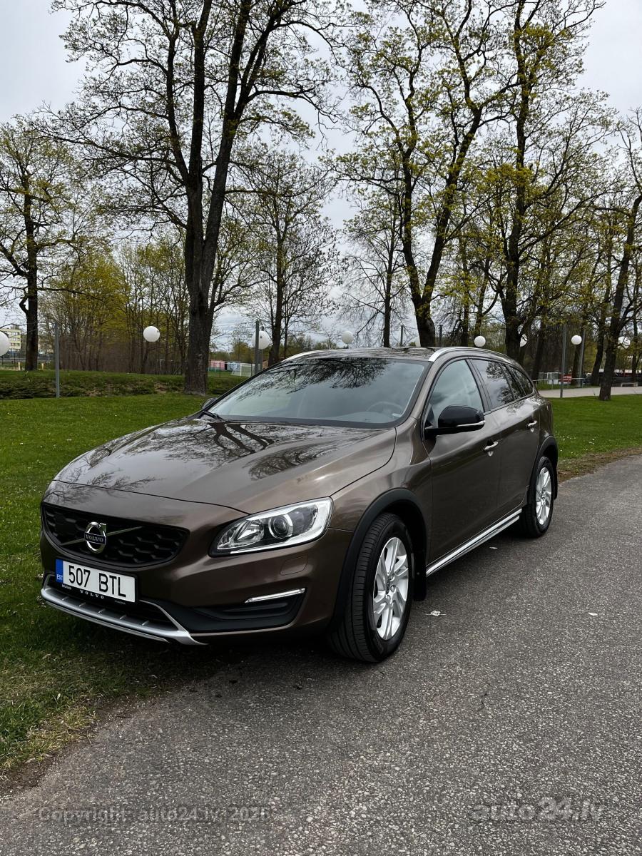 Коричневый Вольво V60 Cross Country 2017 в Йыхви, объемом двигателя 2.00 л и пробегом 182 тыс. км за 13500 €, фото 1 на AUTOMOTO.COM.LV