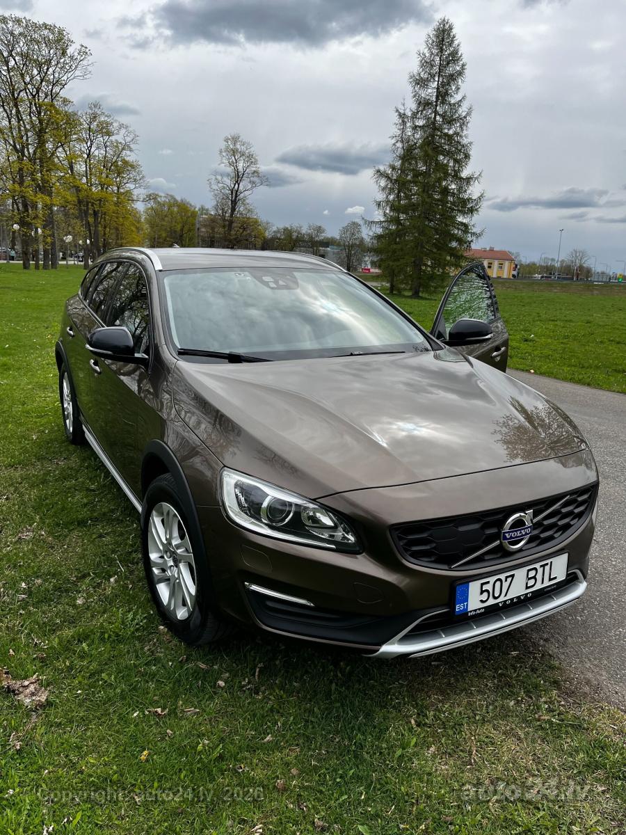 Коричневый Вольво V60 Cross Country 2017 в Йыхви, объемом двигателя 2.00 л и пробегом 182 тыс. км за 13500 €, фото 3 на AUTOMOTO.COM.LV