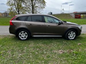Коричневый Вольво V60 Cross Country 2017 в Йыхви, объемом двигателя 2.00 л и пробегом 182 тыс. км за 13500 €, фото 4 на AUTOMOTO.COM.LV