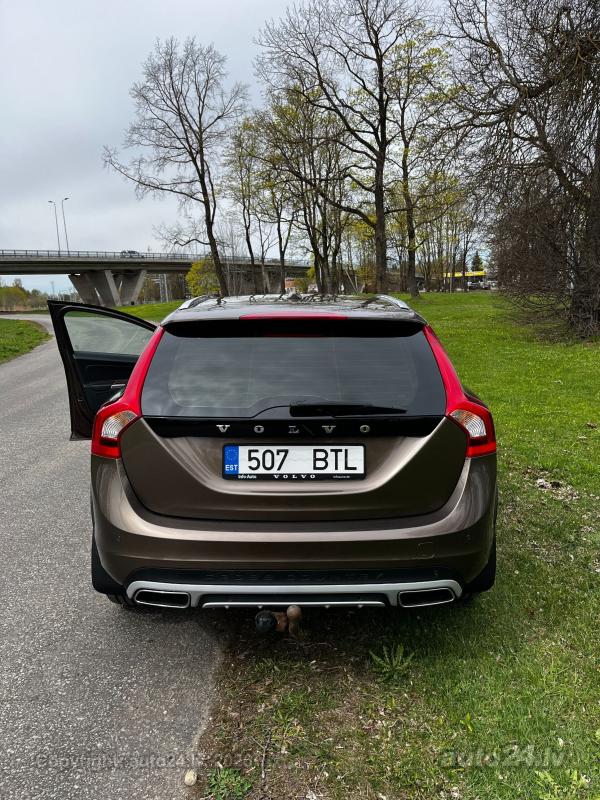 Brūns Volvo V60 Cross Country 2017 Jehvi, ar dzinēja tilpumu 2.00 L un nobraukumu 182 tūkst. km par 13500 €, foto 5 vietnē AUTOMOTO.COM.LV