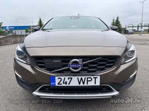 Brown Volvo V60 Cross Country 2017 in Paide, with an engine capacity of 2.40 L and mileage of 279 thousand km for 11890 €, photo 3 on AUTOMOTO.COM.LV