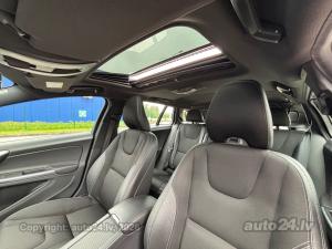 Brown Volvo V60 Cross Country 2017 in Paide, with an engine capacity of 2.40 L and mileage of 279 thousand km for 11890 €, photo 14 on AUTOMOTO.COM.LV