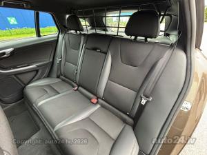 Brown Volvo V60 Cross Country 2017 in Paide, with an engine capacity of 2.40 L and mileage of 279 thousand km for 11890 €, photo 15 on AUTOMOTO.COM.LV