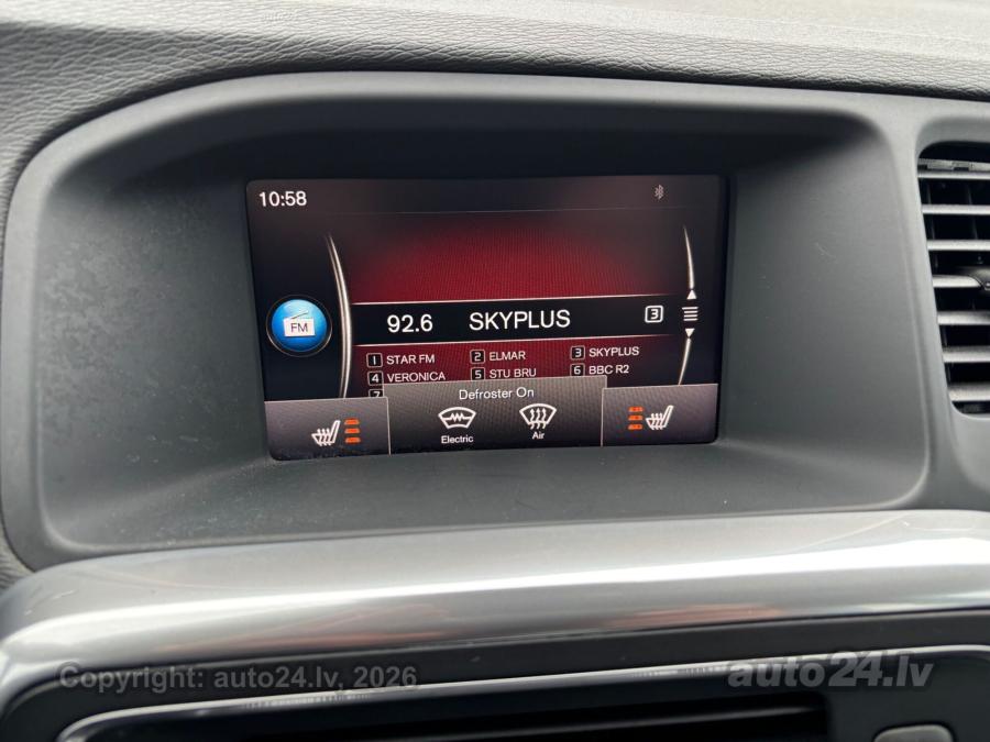 Brown Volvo V60 Cross Country 2017 in Paide, with an engine capacity of 2.40 L and mileage of 279 thousand km for 11890 €, photo 18 on AUTOMOTO.COM.LV