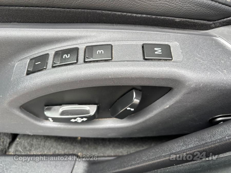 Brown Volvo V60 Cross Country 2017 in Paide, with an engine capacity of 2.40 L and mileage of 279 thousand km for 11890 €, photo 22 on AUTOMOTO.COM.LV