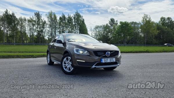 Коричневый Вольво V60 Cross Country 2017 в Валга, объемом двигателя 2.00 л и пробегом 183 тыс. км за 12490 €, фото 1 на AUTOMOTO.COM.LV