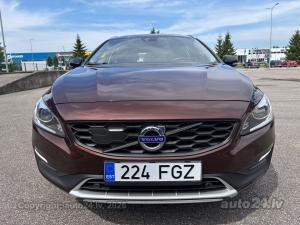 Brown Volvo V60 Cross Country 2017 in Paide, with an engine capacity of 2.00 L and mileage of 275 thousand km for 10390 €, photo 3 on AUTOMOTO.COM.LV