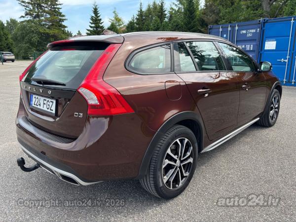 Brūns Volvo V60 Cross Country 2017 Paide, ar dzinēja tilpumu 2.00 L un nobraukumu 275 tūkst. km par 10390 €, foto 5 vietnē AUTOMOTO.COM.LV