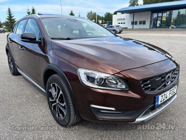 Brūns Volvo V60 Cross Country 2017 Paide, ar dzinēja tilpumu 2.00 L un nobraukumu 275 tūkst. km par 10390 €, foto 6 vietnē AUTOMOTO.COM.LV