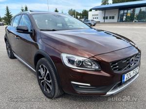 Brown Volvo V60 Cross Country 2017 in Paide, with an engine capacity of 2.00 L and mileage of 275 thousand km for 10390 €, photo 7 on AUTOMOTO.COM.LV
